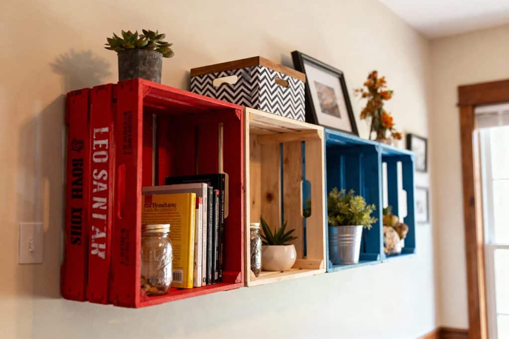 How to create a stylish DIY crate wall shelf