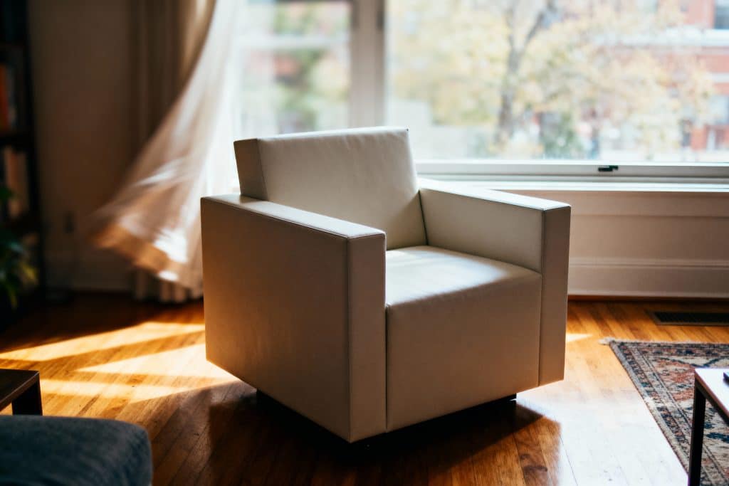 Discover the elegance of the LC2 Armchair Le Corbusier